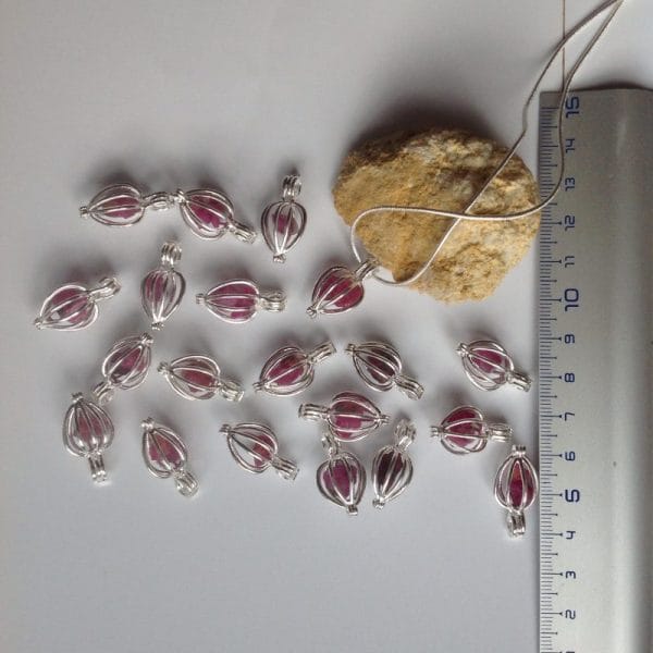 Rubis brut en pendentif - rubis afghan naturel et brut - minéraux & co